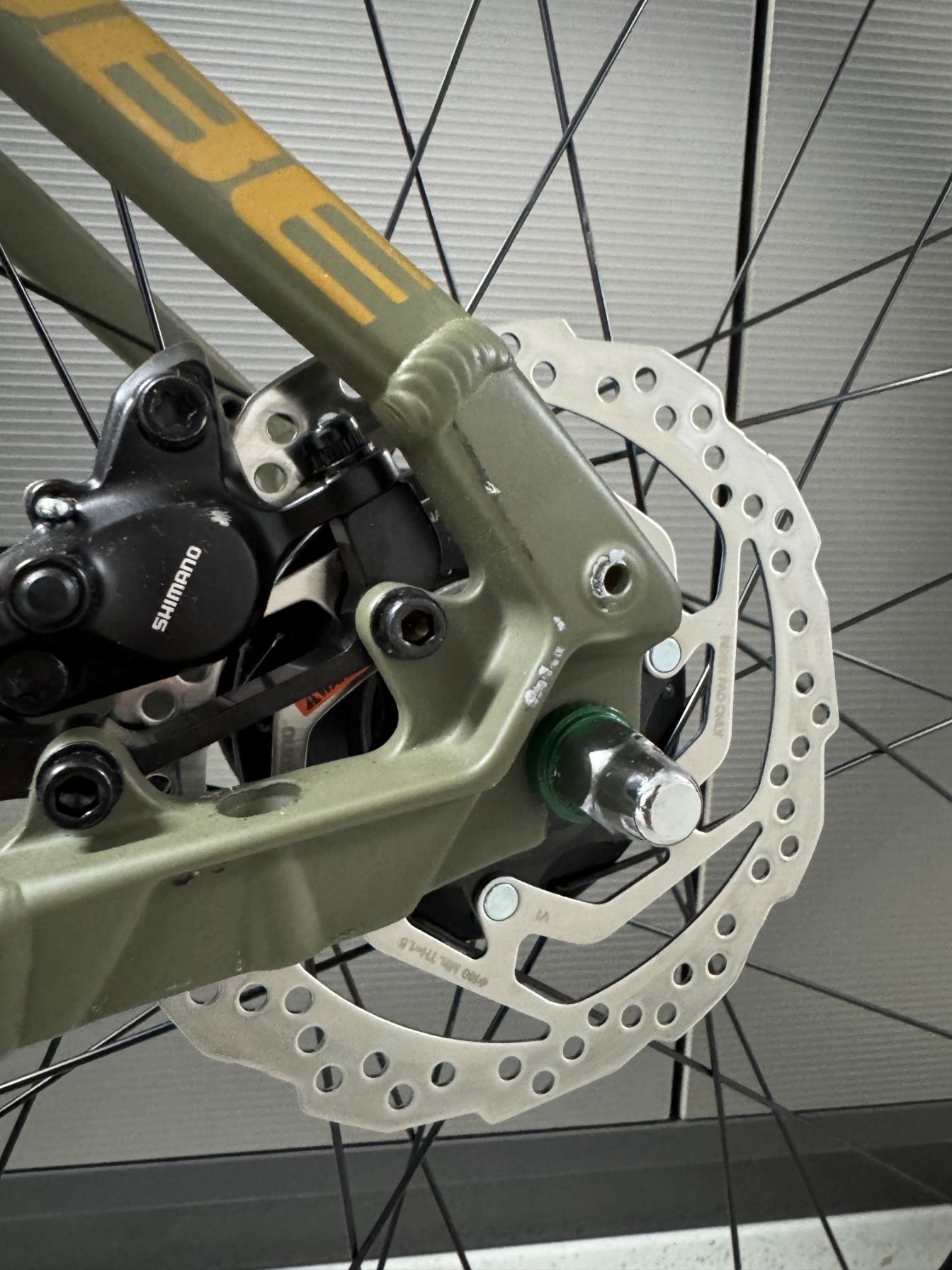 Cube Hyde Pro dustyolive´n´gold – Urbanes Bike Pendler